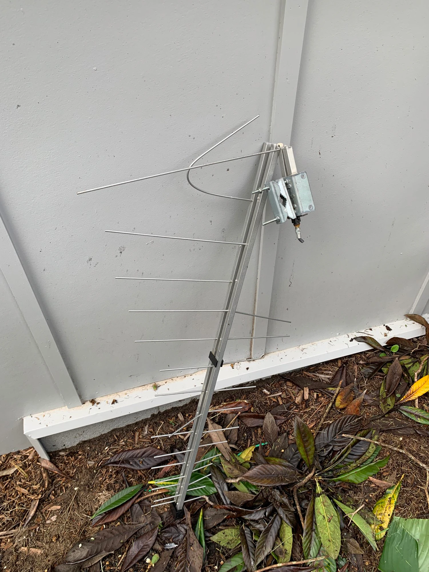 Replacing an old, storm-damaged antenna in Bardon | Mr Antenna
